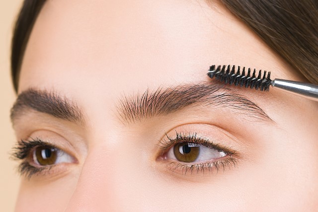 7 Rekomendasi Serum Alis Terbaik | rank.co.id